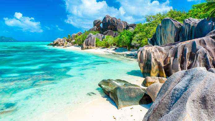As ilhas mais bonitas e azul das Seychelles | C-Magazine